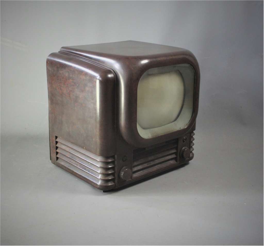 Vintage Bakelite TV Bush TV22 | ART DECO Objects | Art Furniture