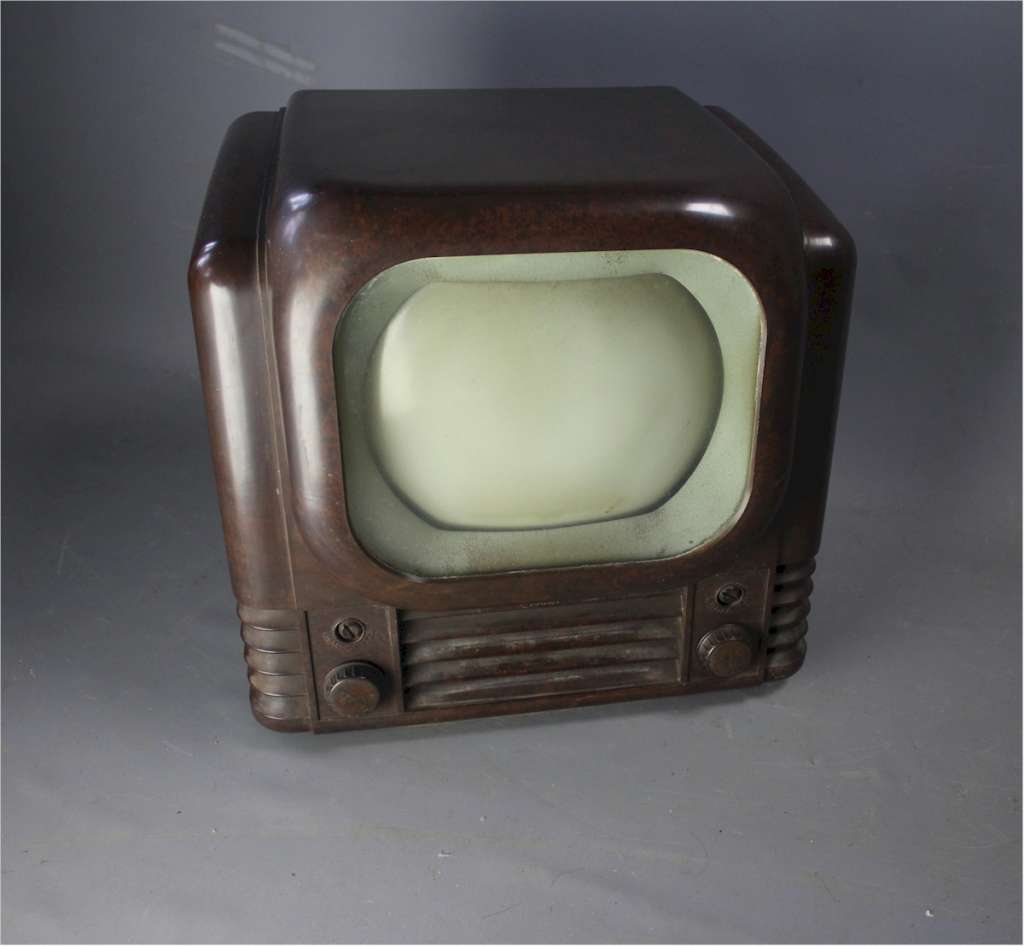 Vintage Bakelite TV Bush TV22 | ART DECO Objects | Art Furniture